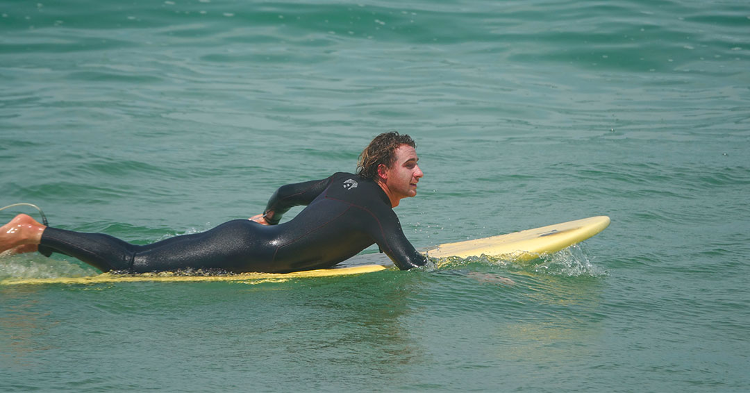 Apprendre le surf : 11 conseils & techniques pour progresser